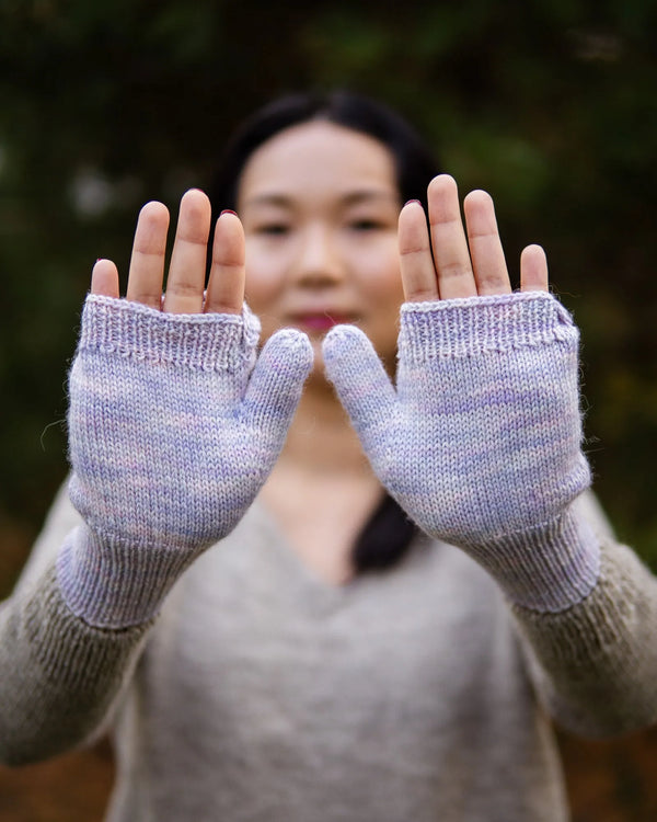 Clara's Playtime Convertible Mittens Light - Knitting Pattern